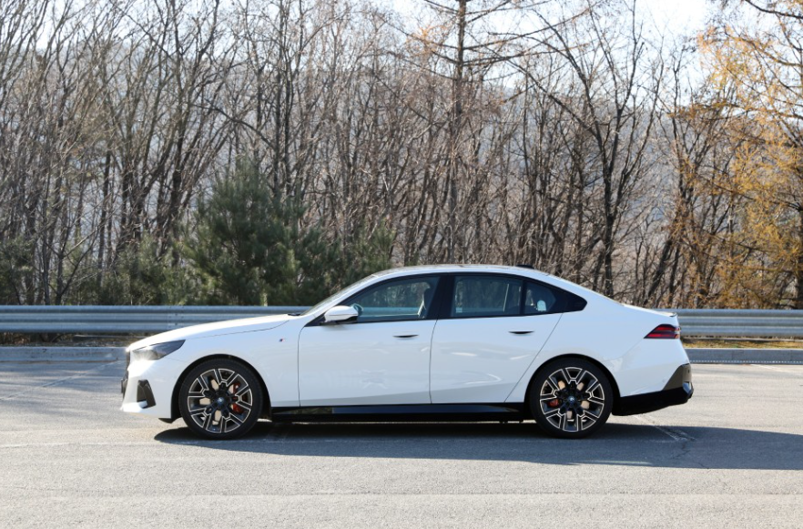 BMW i5 MSP와 MSP PRO 외관 차이